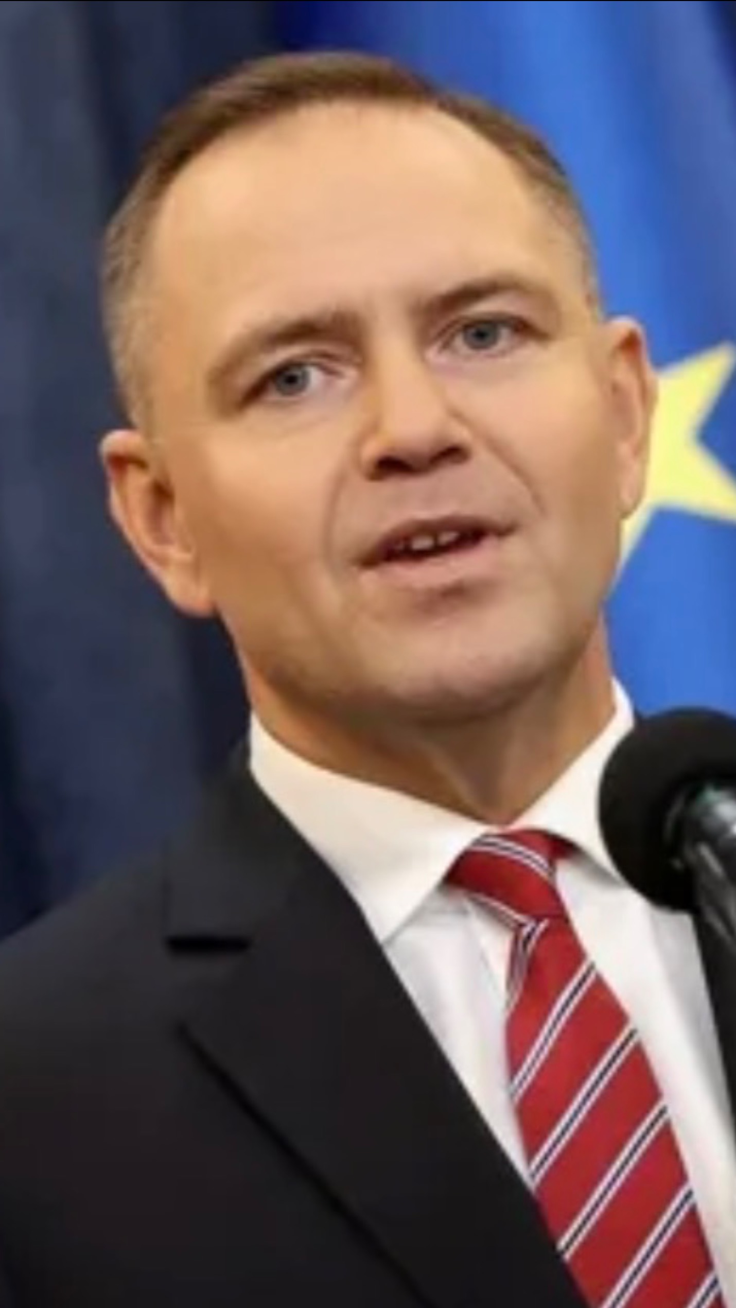 Президент Польши заявил каждый день разговариваю с призраком пособника Гитлера