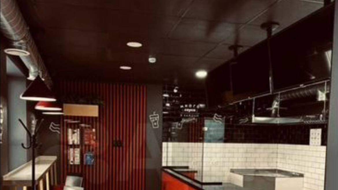 ОТКРЫЛАСЬ  точка общепита , стрит-фуд . Новороссийск , Коммунистическая 51, Центр