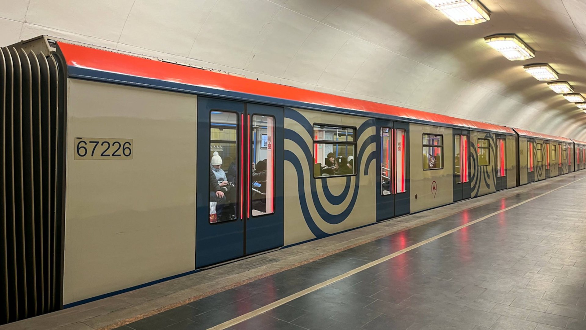 Москва. Поездка на метро-поезде Москва-2019 по Калужско-Рижской линии