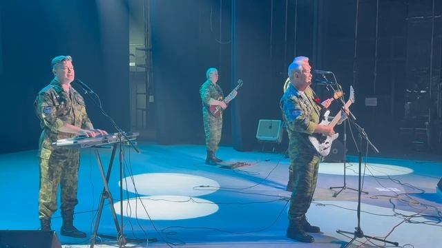 "Синева" - исполняет легендарный ансамбль ВДВ "Голубые береты".