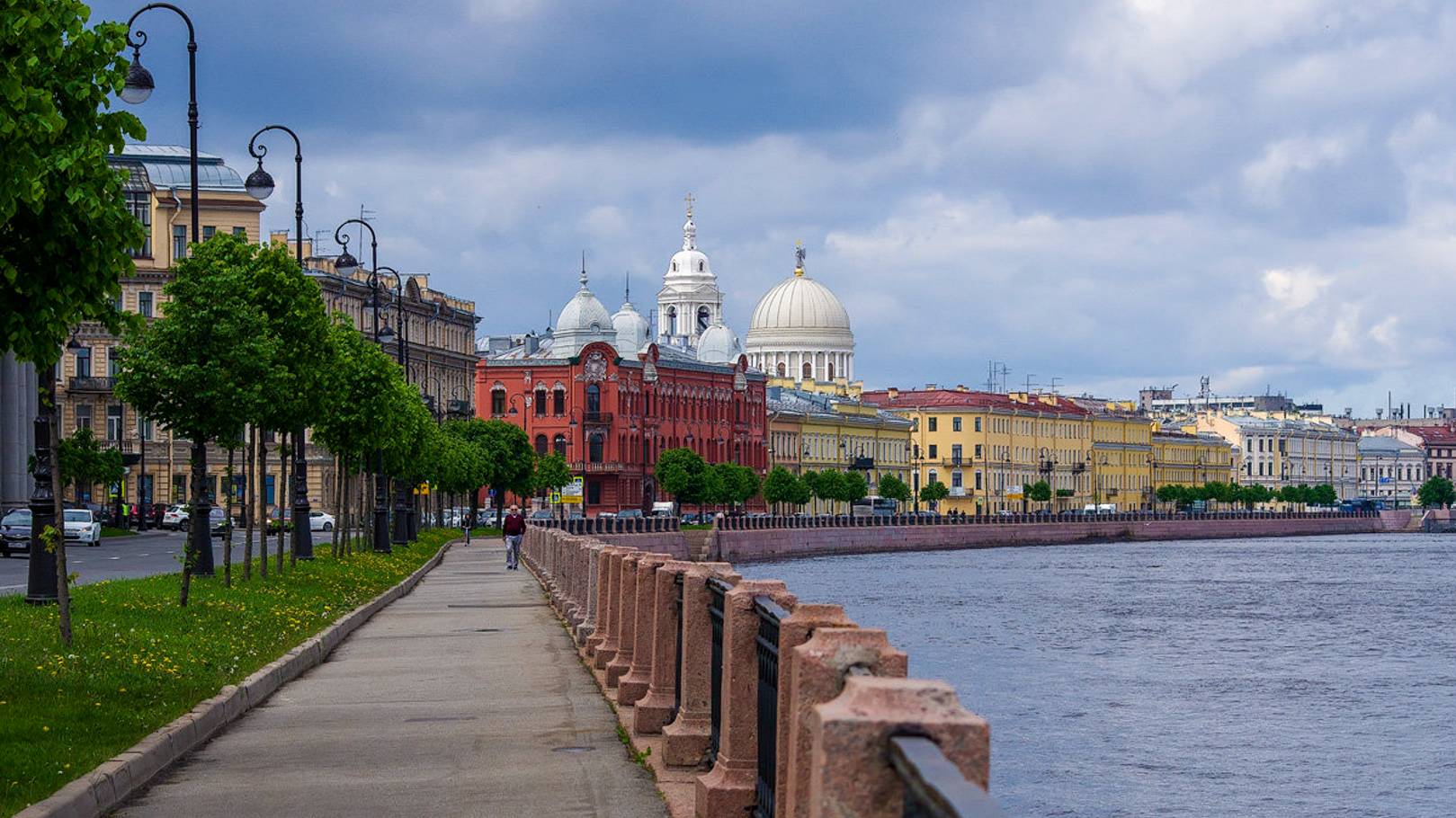 БЕЛЛА АХМАДУЛИНА "ПО УЛИЦЕ МОЕЙ КОТОРЫЙ ГОД.."