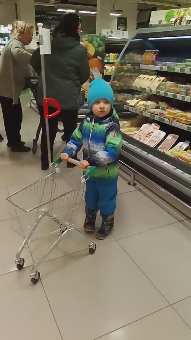 Прогулки и супермаркет, весна 2023