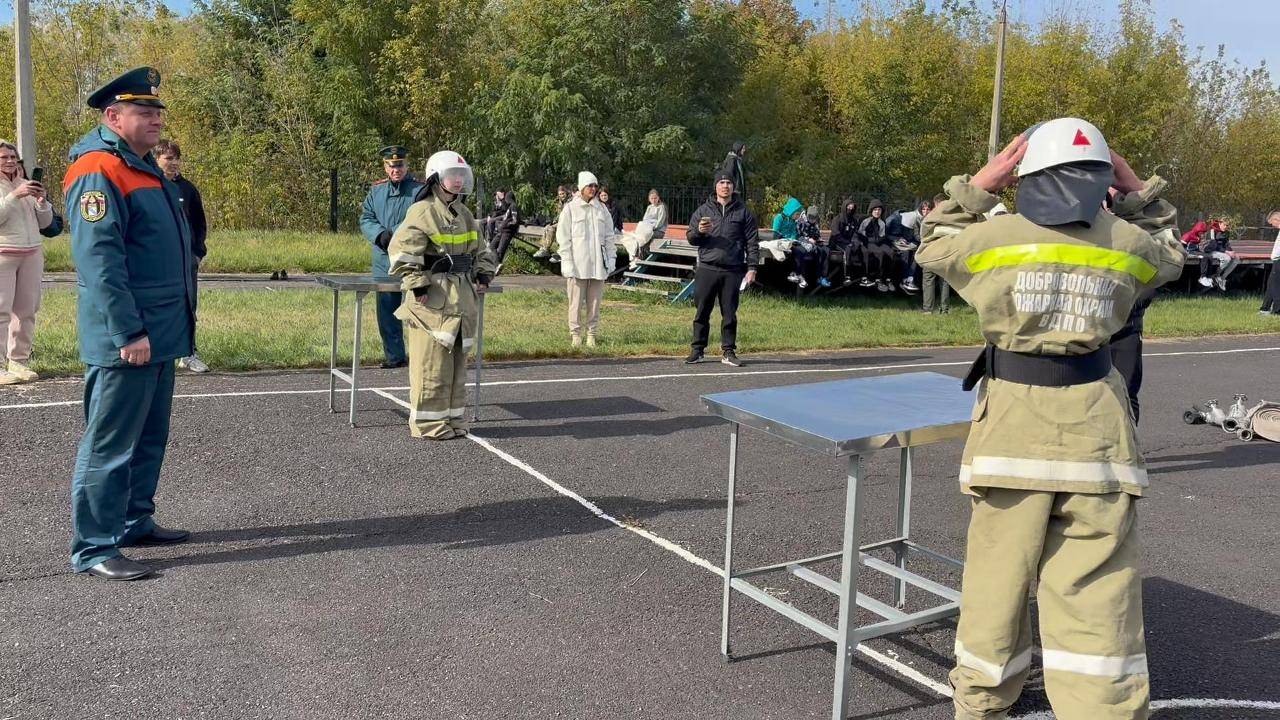 В Курске прошли соревнования по пожарно-спасательному спорту среди школьников