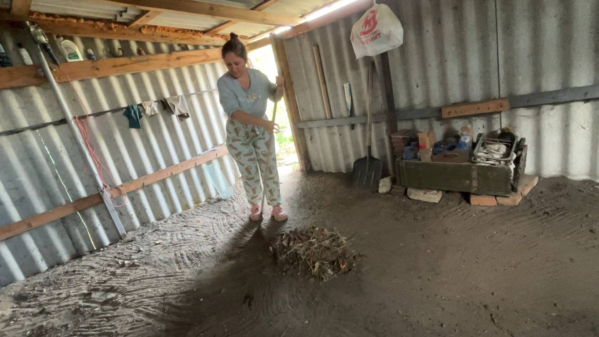 ДЕРЕВЕНСКАЯ ЖИЗНЬ. ЧИСТКА ГАРАЖА, ПОЧИНКА БОЙЛЕРА И ДОЛГОЖДАННАЯ ПРОГУЛКА.