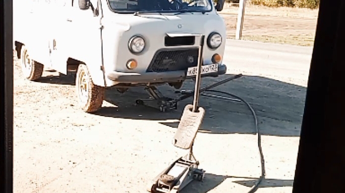 Шиномонтаж колеса УАЗ "буханка"