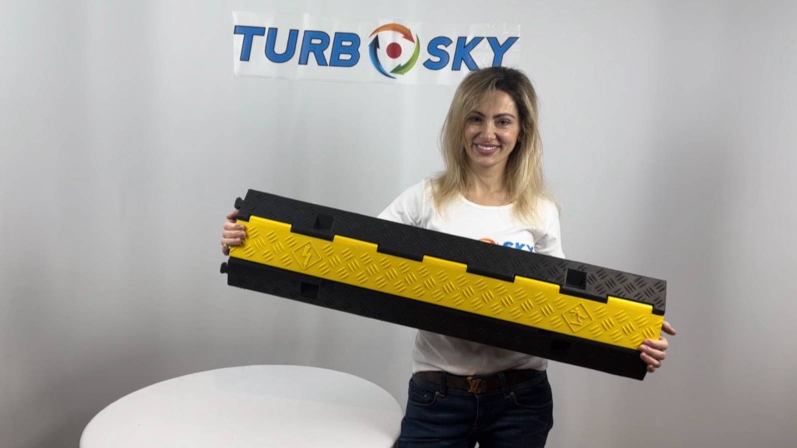 Кабель-канал уличный с крышкой TURBOSKY КК-2P