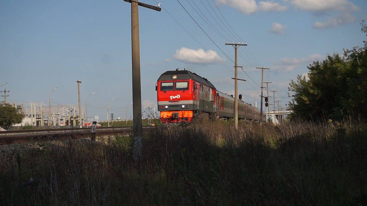 Тепловоз ТЭП70БС-258 с приветливой бригадой.