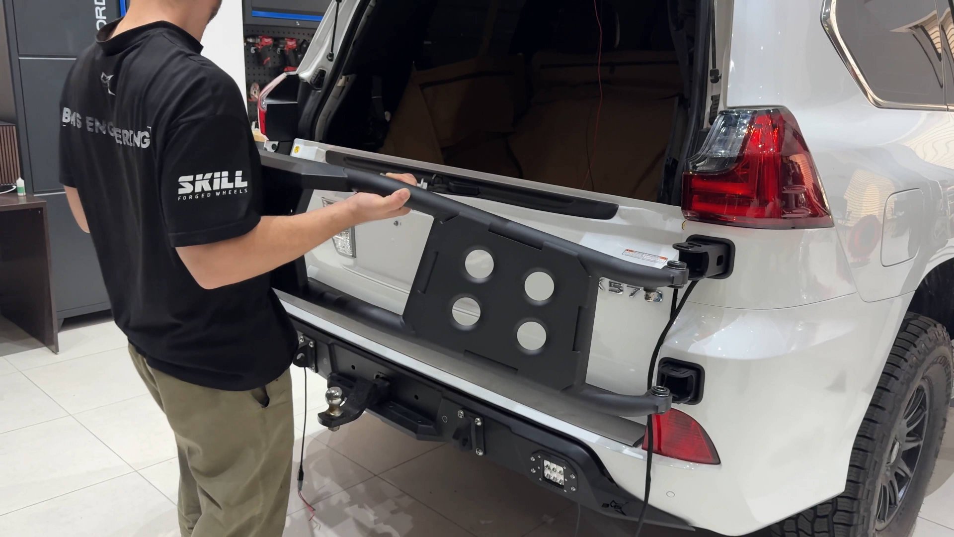 Установка калитки под запаску BMS ALFA для Лексус 570 450 2016-2022