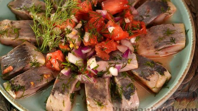 Самая ходовая закуска. СЕЛЬДЬ, МАРИНОВАННАЯ С ПОМИДОРАМИ И ЛУКОМ