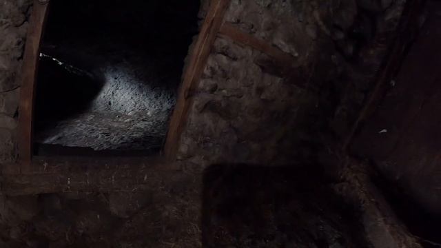 Заброшенный дом отшельника.Wooden cliff platforms. Заброшен