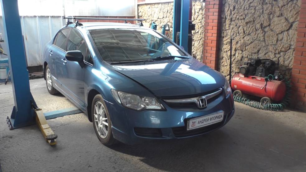 Замена опоры передней правой стойки на Honda Civic 1,8 Хонда Цивик 2008