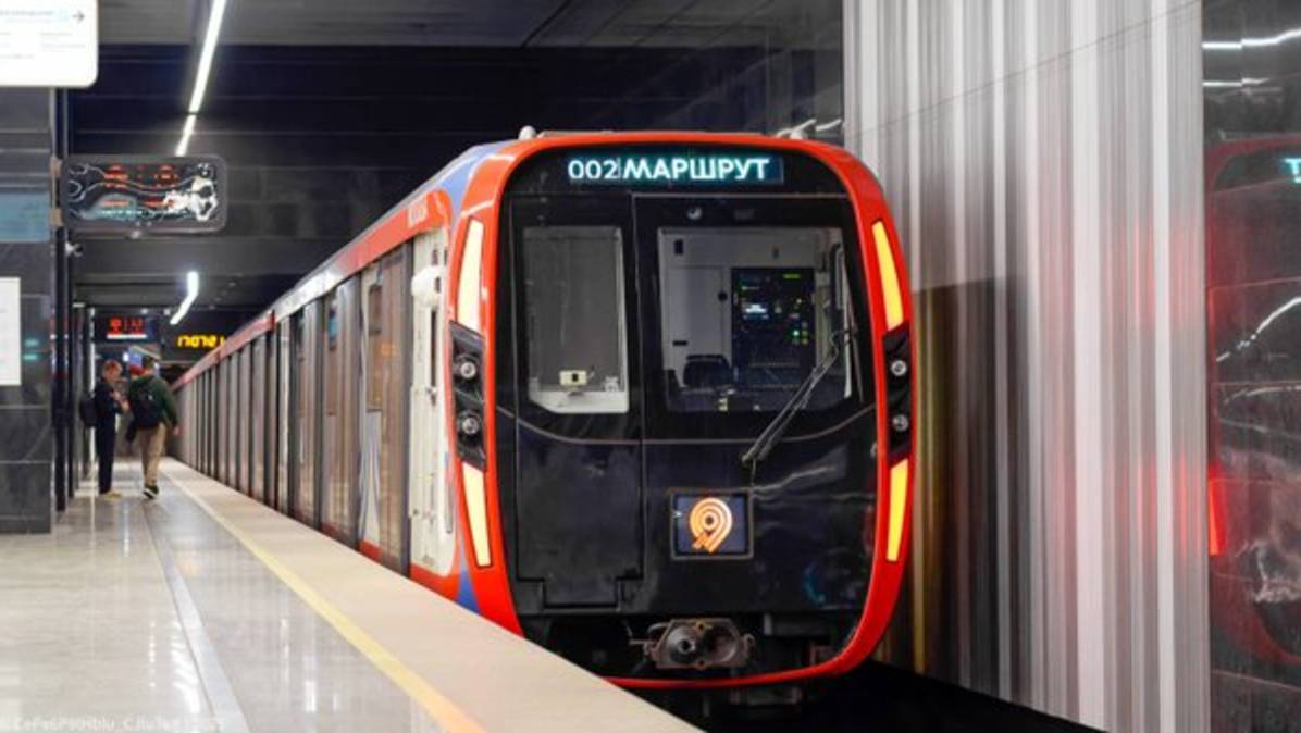 Москва. Поездка на метро-поезде Москва-2020 по БКЛ