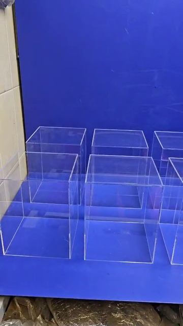 Изделия из оргстекла - прозрачные кубы от производителя.