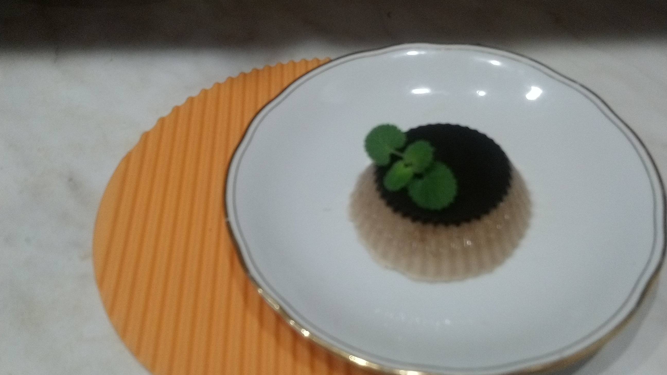 Молочное желе с добавлением кэроба.