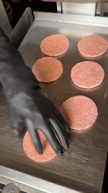 Как раскладывать котлеты на гриле? Готовим сочный бургер на RoboSmartGrill от RoboLabs