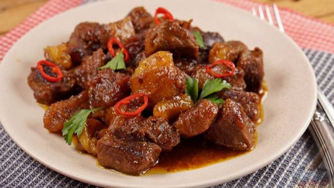 Восточный колорит дразнит аппетит. БАРАНИНА, ТУШЕННАЯ С ФИНИКАМИ