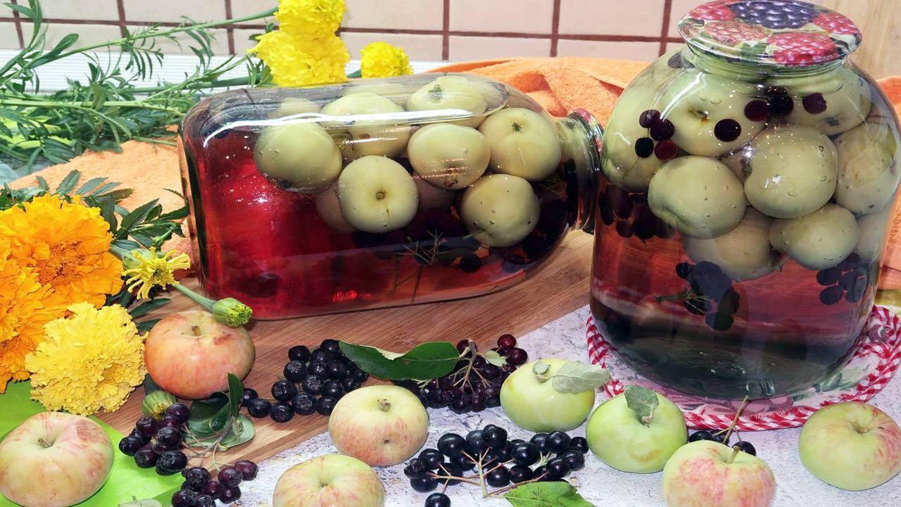 Компот из яблок и черноплодной рябины на зиму