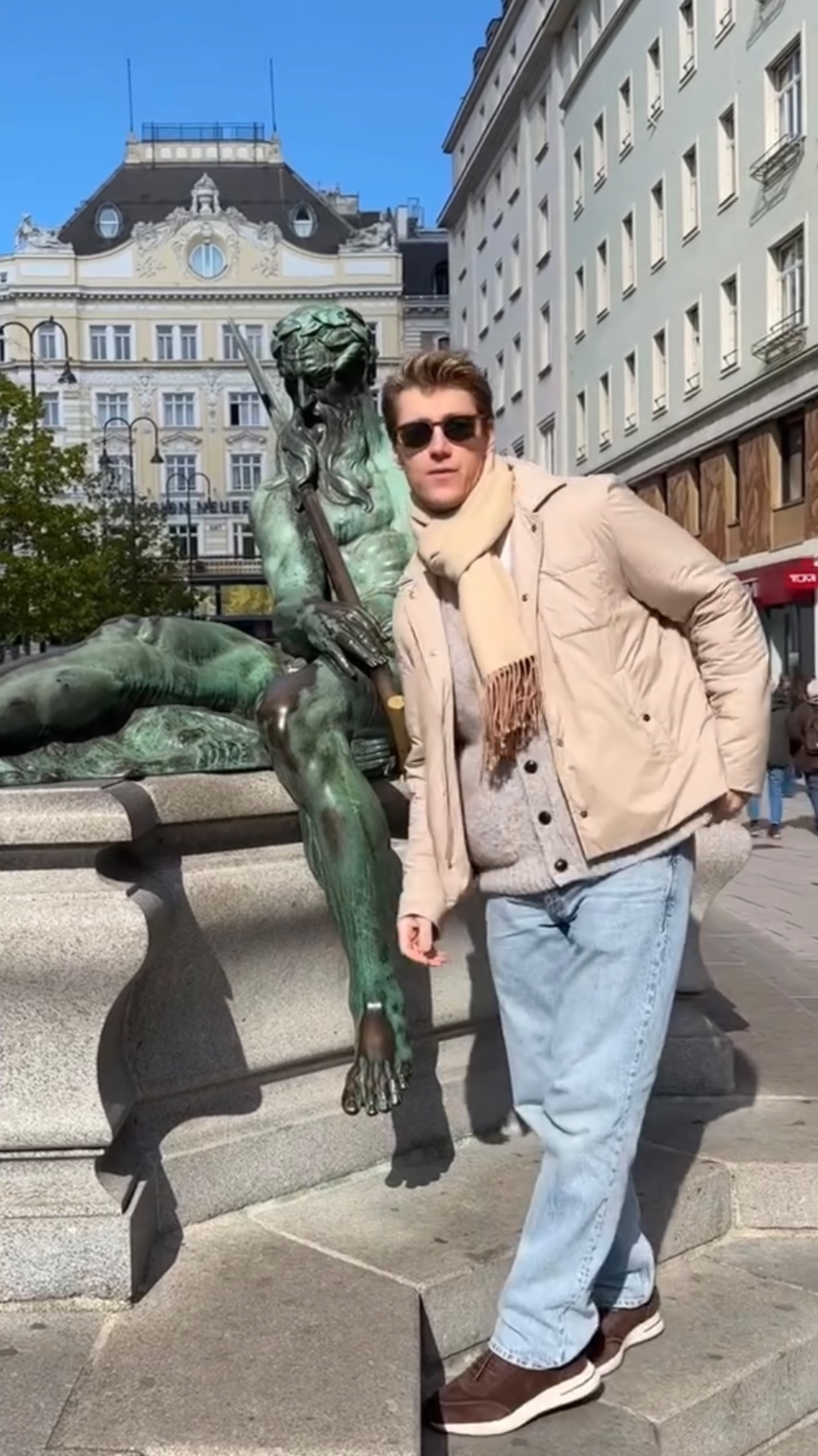 Алексей Воробьев - «И разве мой талант и мой душевный жар Не заслужили скромный гонорар?»