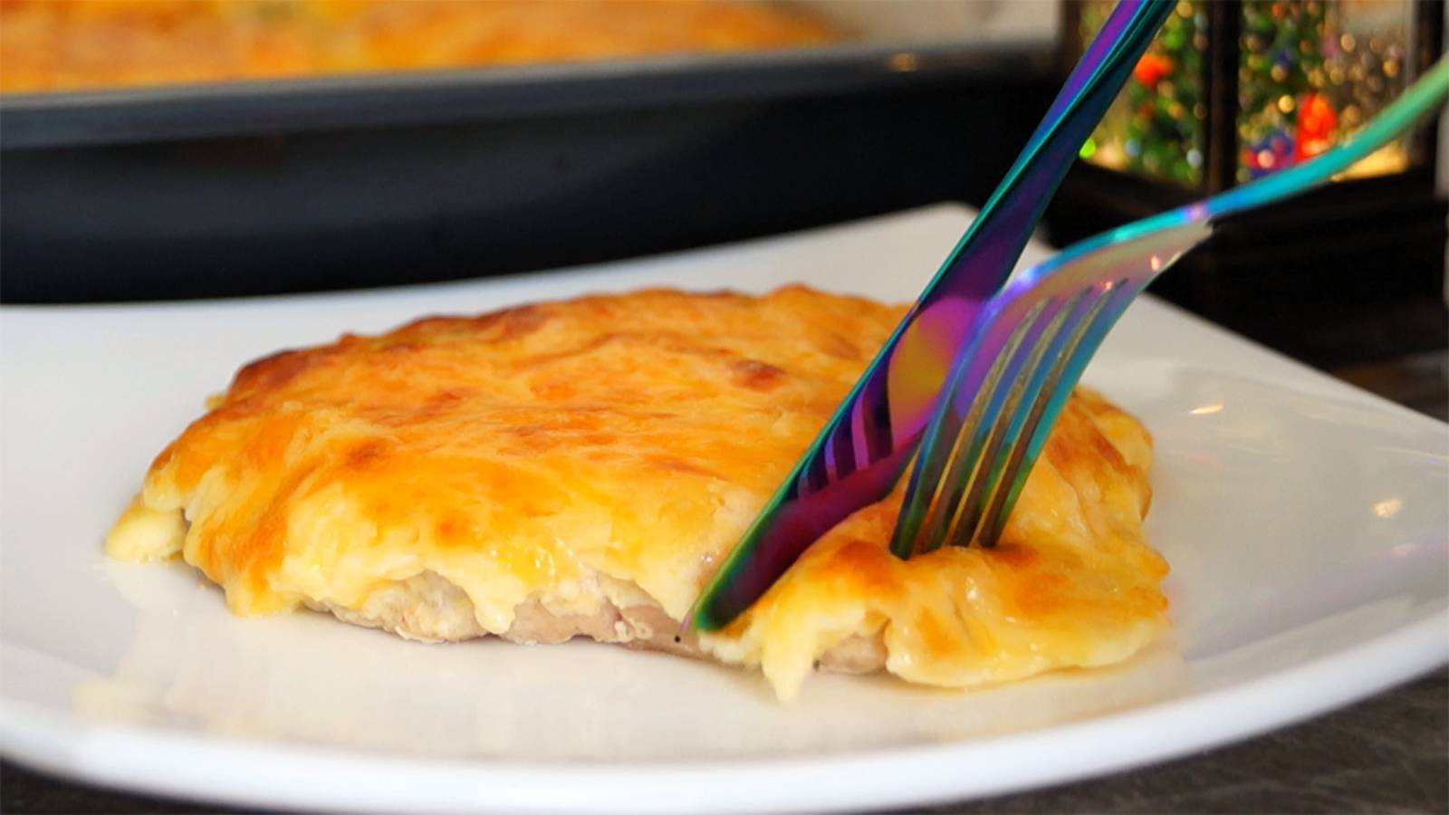 Если хочу вкусного «мясо по - французски», готовлю его по новому рецепту. Сочнее и вкуснее не бывает