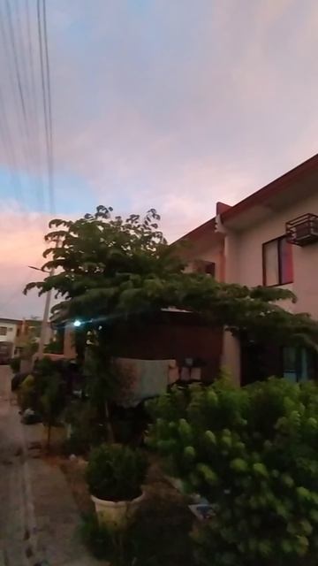 Красивый закат в проводах  #филиппины #жизньнафилиппинах #семьявместе