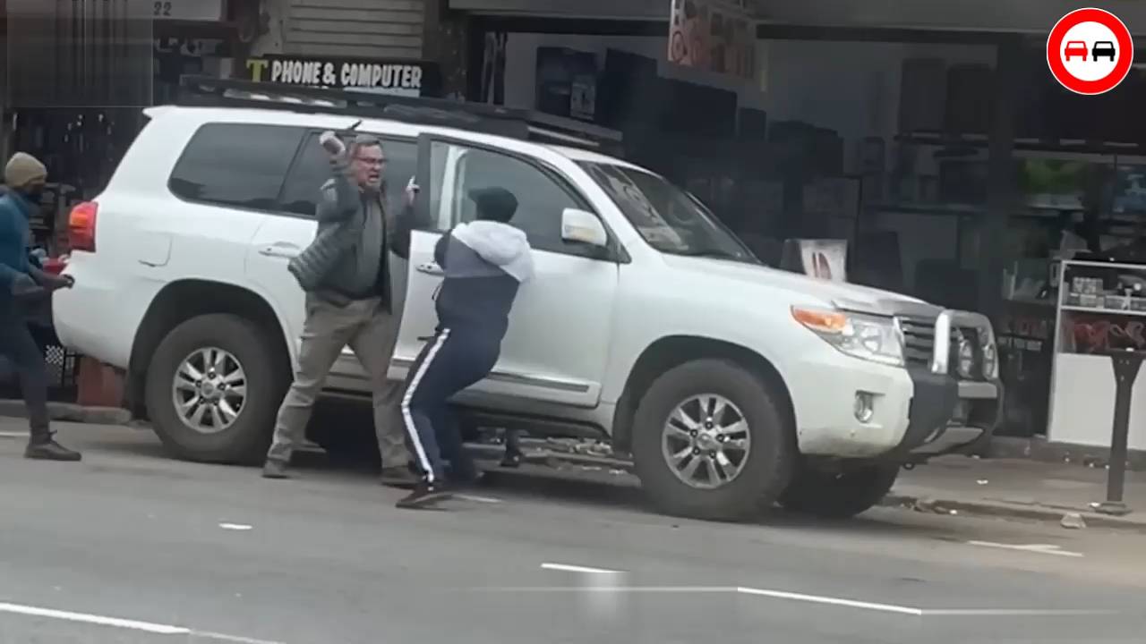 НЕ ДЛЯ СЛАБОНЕРВНЫХ! Преступник пожалел что напал не на тот Автомобиль.