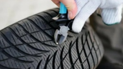 Как заклеить колесо самостоятельно за  5 минут