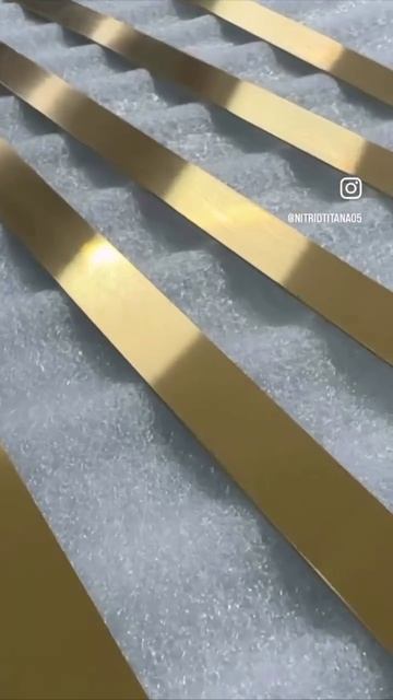 От обычной нержавейки — к благородному золоту! ✨ Завершили заказ на напыление молдингов (декоративны