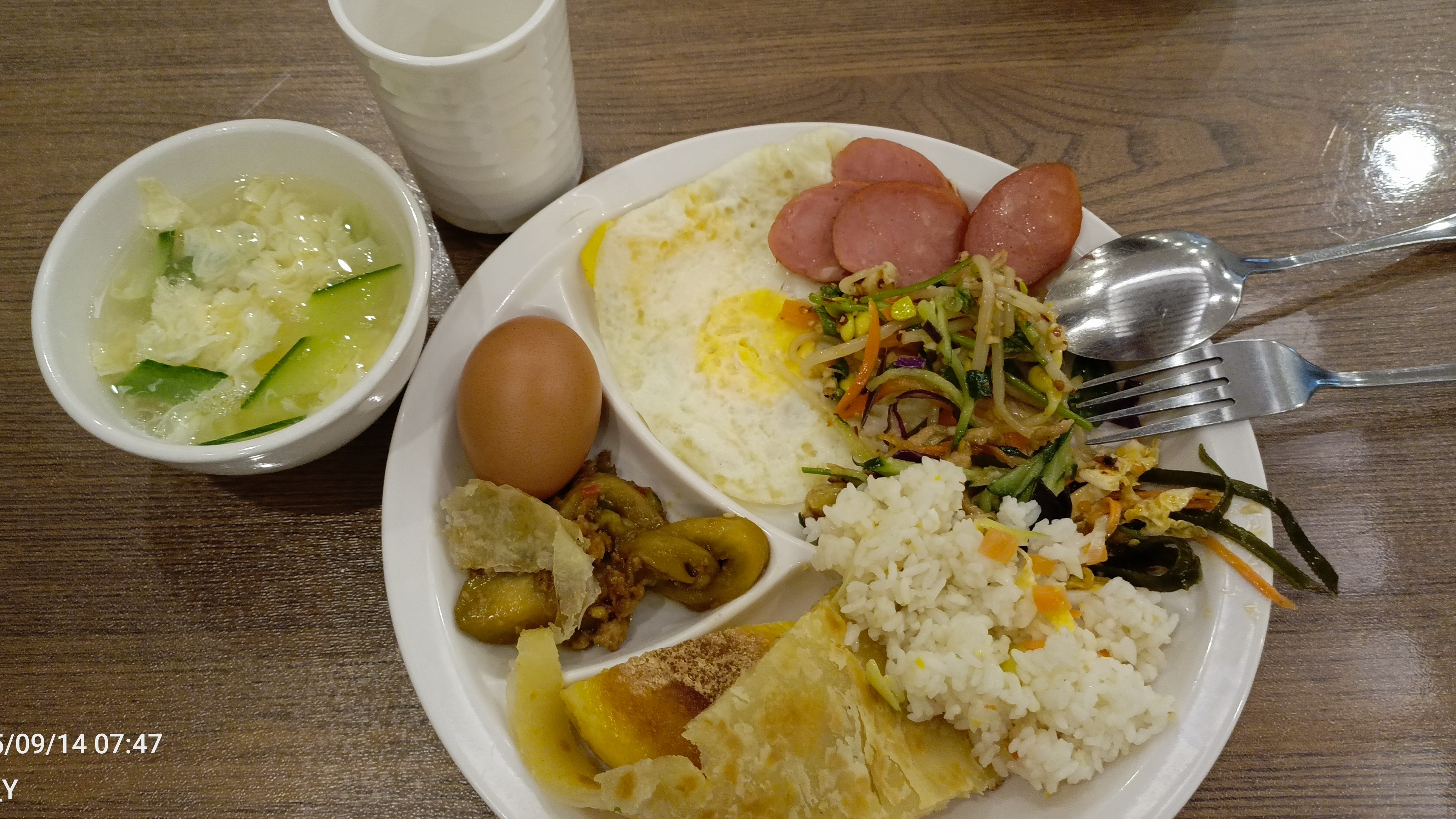 Китай, Инкоу, завтраки в гостинице в разные дни