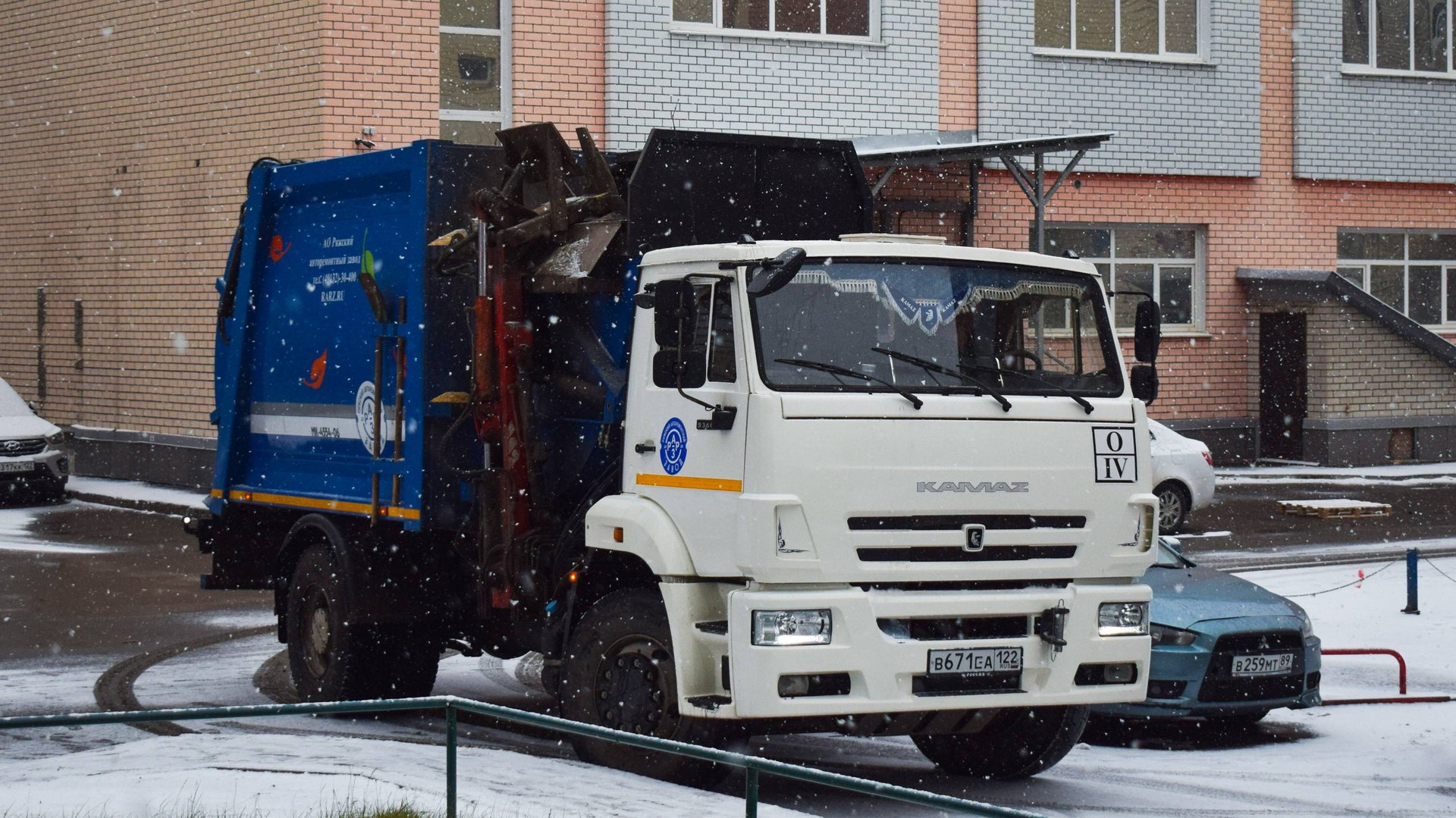Мусоровоз МК-4554-06 на шасси КамАЗ-53605-A5 (В 671 ЕА 122). / KAMAZ garbage truck.