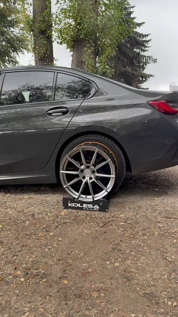 BMW 3 серии G20 на примерке дисков в 18-ом диаметре