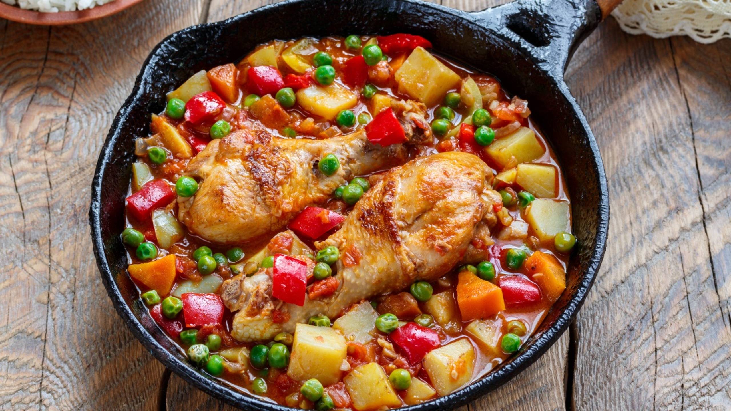 🍗 Куриные голени по-филиппински: сочное рагу афритада за 40 минут!