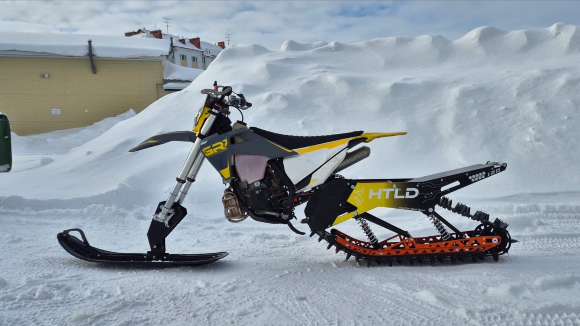 Сноубайк HTLD сезон 2025, покатушки и прыжки