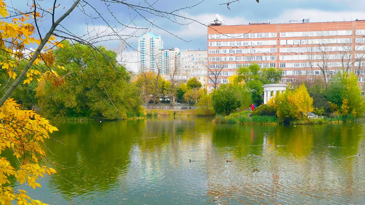 Walking in YEkaterinburg. Харитоновский сад в выходной день |4K| (September 20, 2025)