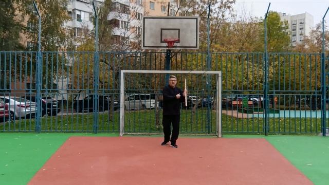 Упражнения с ротанговым шестом 140 см на спортплощадке (10)