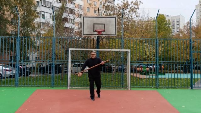 Упражнения с ротанговым шестом 140 см на спортплощадке (12)