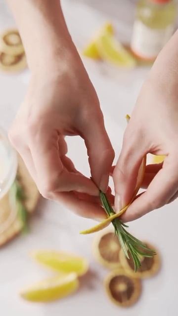 Украшение бокала цитрусовыми. 2