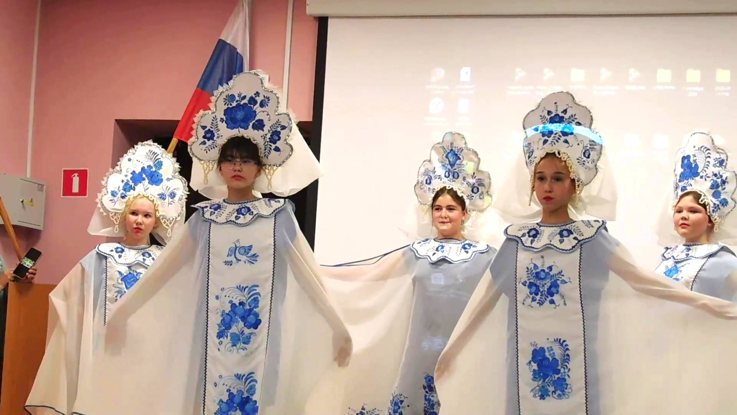 2025г. октябрь. Мариинский Посад. школа имени К.Д. Ушинского. Школьные мастерицы.