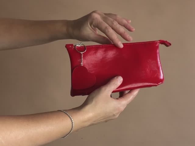 Красная лаковая косметичка с пуллером-сердцем | Серия „Твоя“