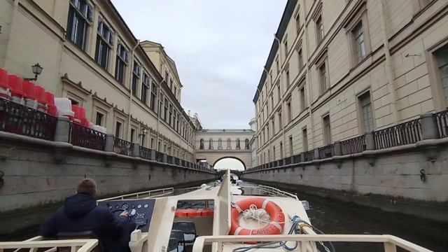 На катере по Зимней канавке. Санкт-Петербург. 05.10.25.