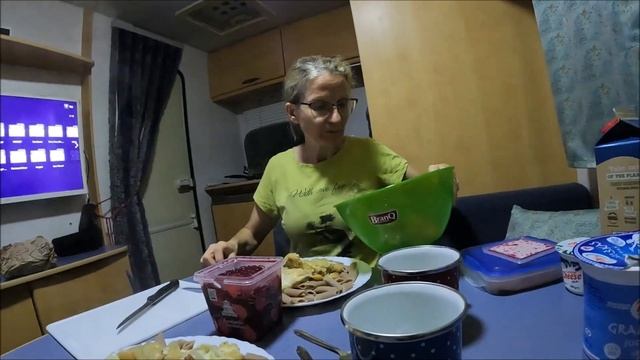 Осень у моря. 1 серия, К морю.