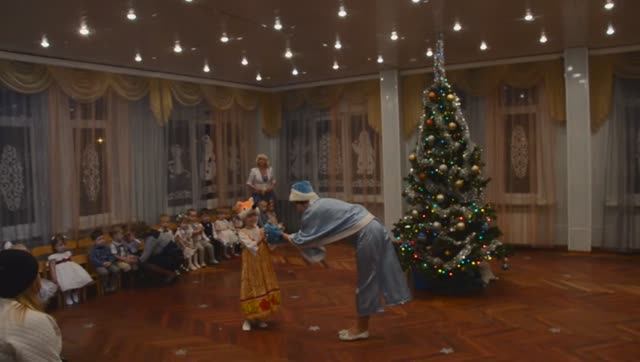 Новогодний утренник в яслях (21 декабря 2015 года)