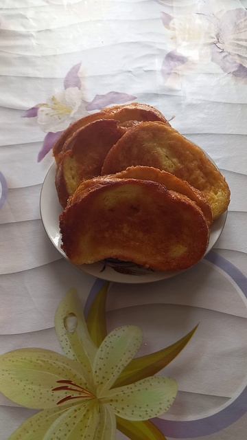 Как приготовить ,очень вкусные ,нежные гренки на сметане.
