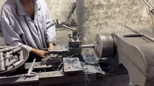 Процесс изготовления болта-шпильки.