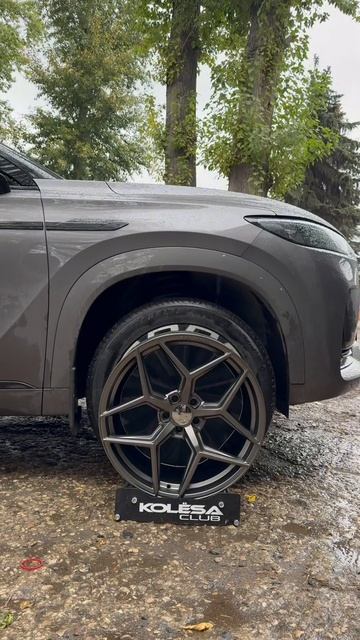 JAECOO J8 на примерке дисков в 20-ом диаметре