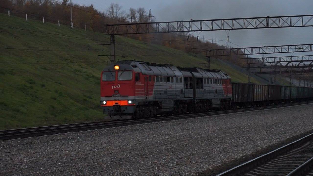 Тепловоз 2ТЭ116У-0202 на подъёме.