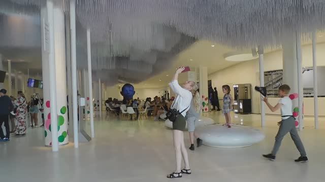 Выставка «Лето» в Зарядье