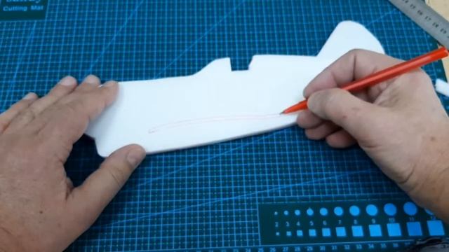 Как сделать И-16 из потолочки для авиамодельного кружка простые летающие модели. Нужен чертёж, пиши