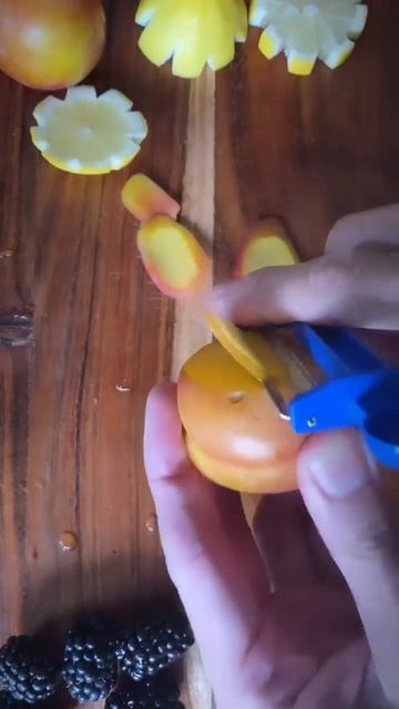 Украшение бокала цитрусовыми, огурцами, ягодами и т д