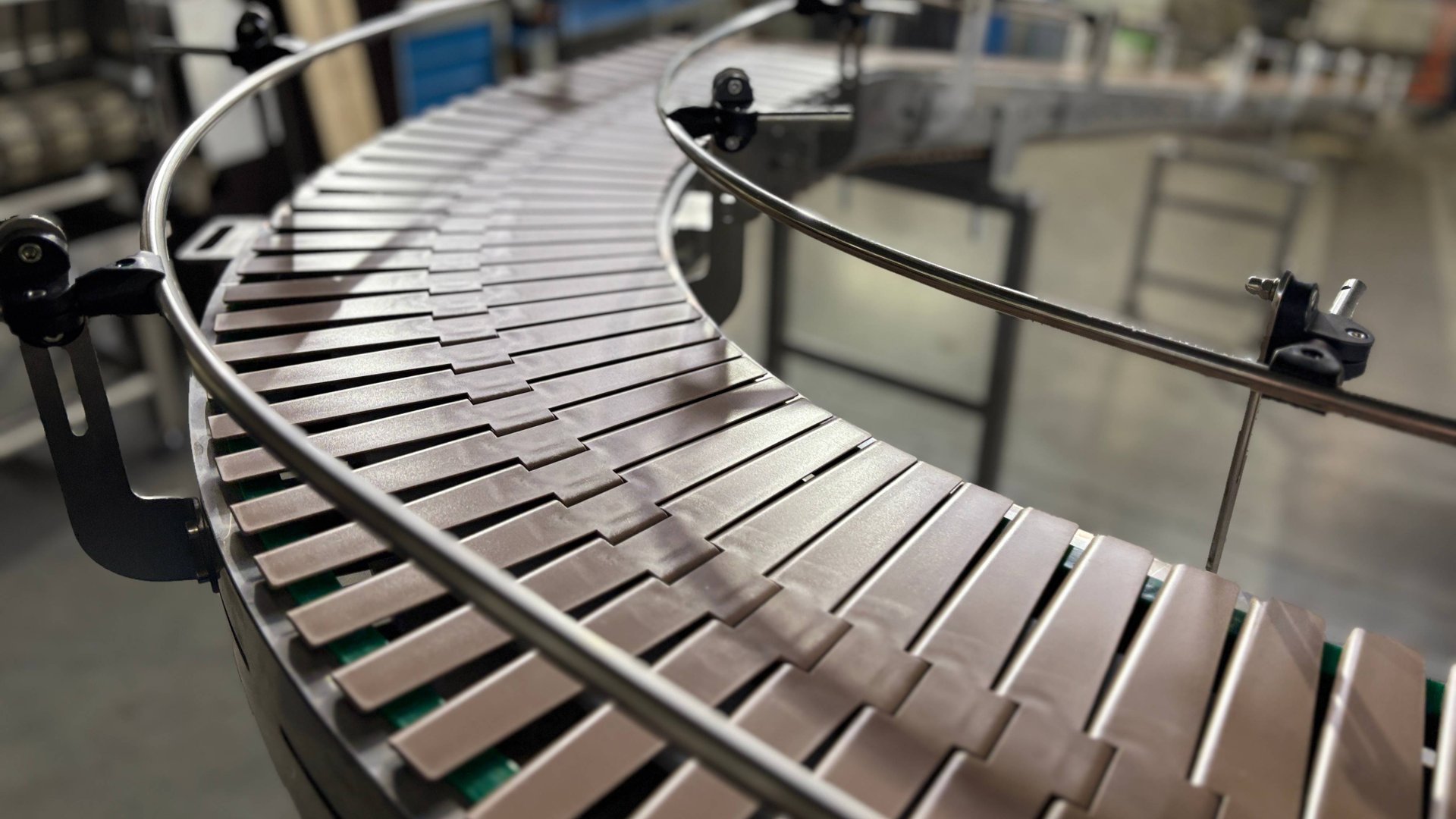 Поворотный конвейер с пластинчатой цепью