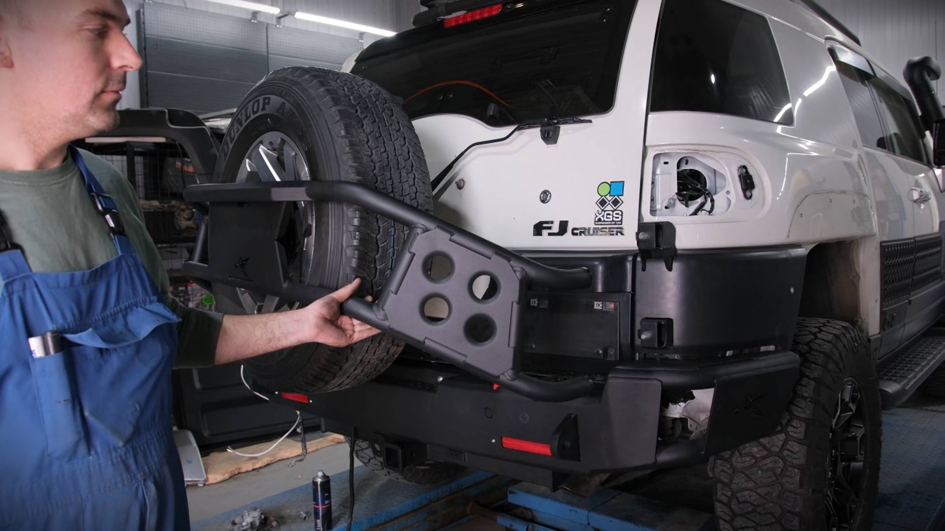 Установка калитки под запаску BMS ALFA для Тойота FJ Cruiser 2005-2023